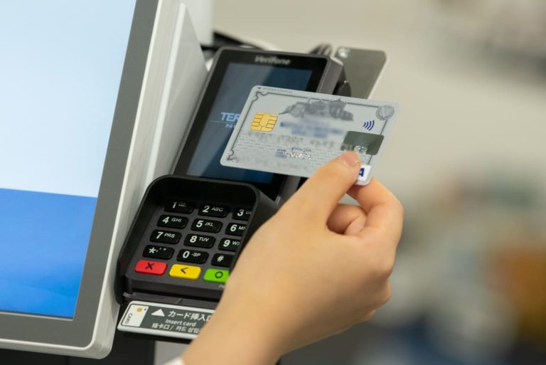 スマホコード決済の決済手数料有料化！MPM方式からCPM方式へ移行メリットと注意点を解説！ | Payossぺイオス｜POSレジ・券売機 寺岡精工のキャッシュレス決済サービス