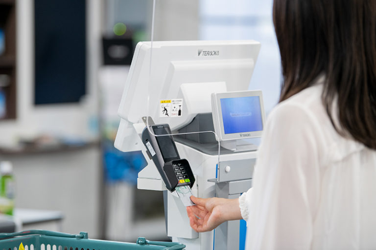 スマホコード決済の決済手数料有料化！MPM方式からCPM方式へ移行メリットと注意点を解説！ | Payossぺイオス｜POSレジ・券売機 寺岡精工のキャッシュレス決済サービス